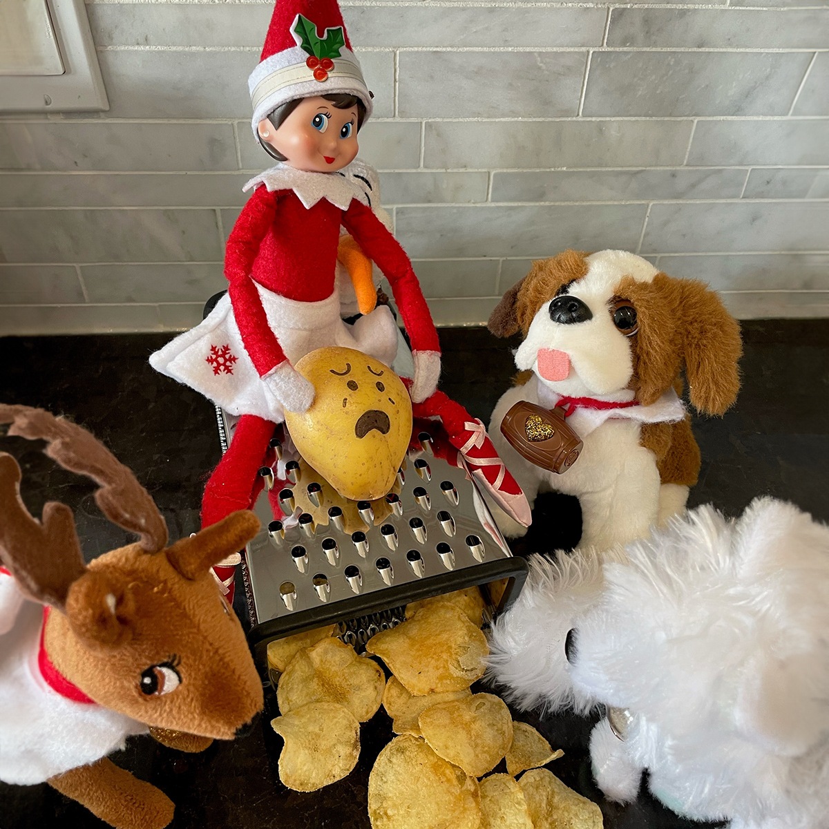 How to Make Potato Chips | The Elf on the Shelf